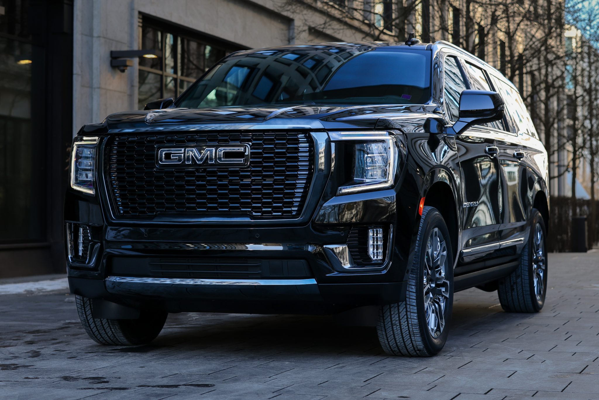 GMC Yukon Denali XL Ultimate – Black Fox