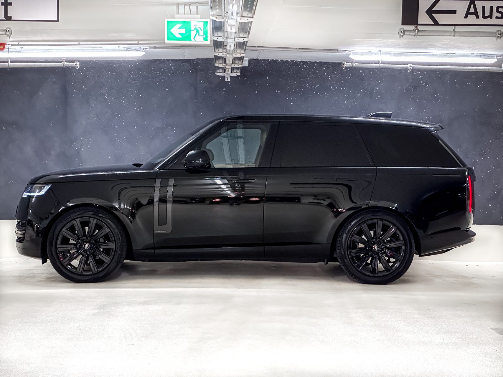 Land Rover Range Rover D350 – Black Fox