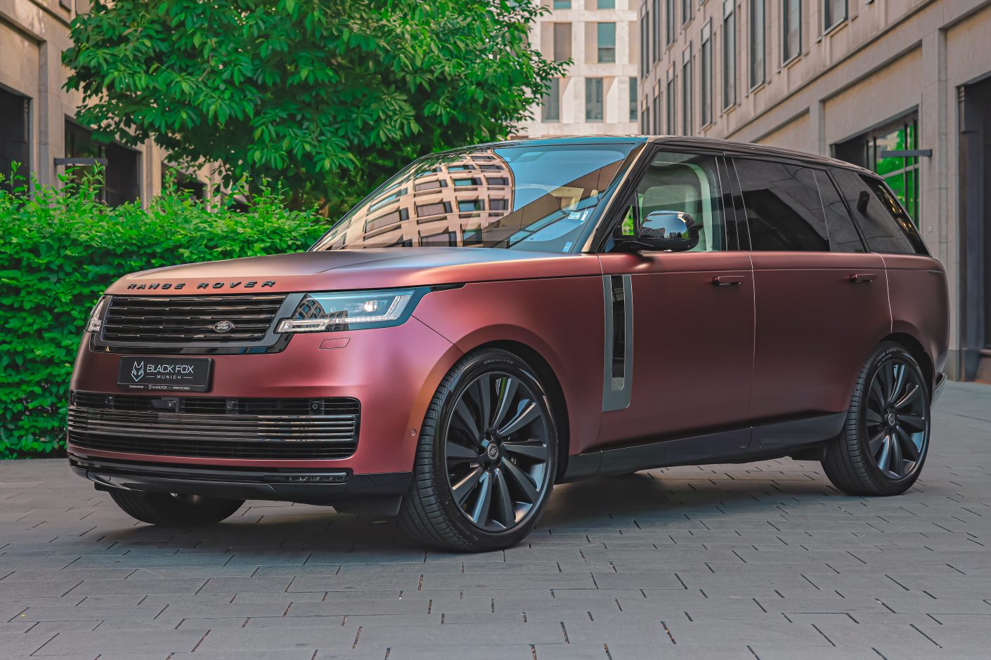 Land Rover Range Rover P530 SV – Black Fox