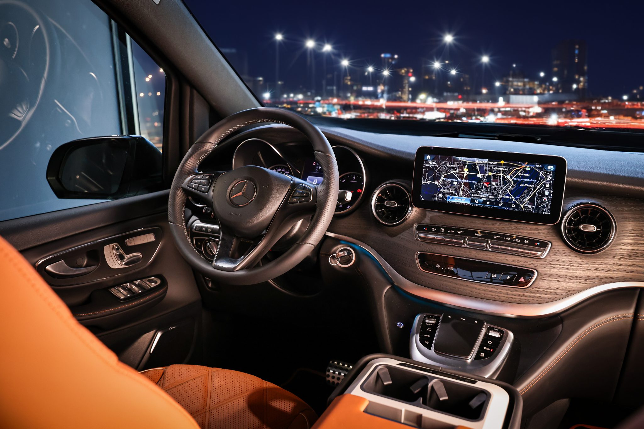 Mercedes-Benz V 300 VIP – Black Fox