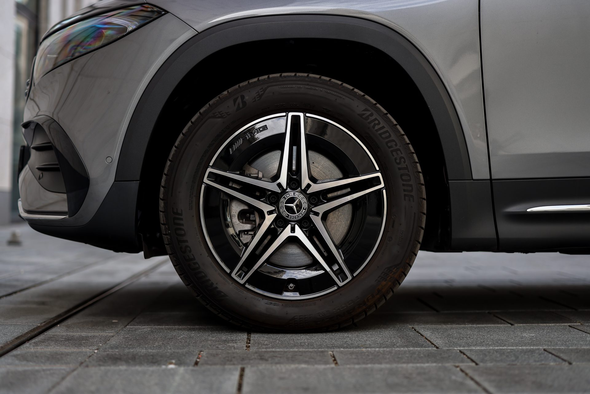 Mercedes-Benz EQB 300 – Black Fox