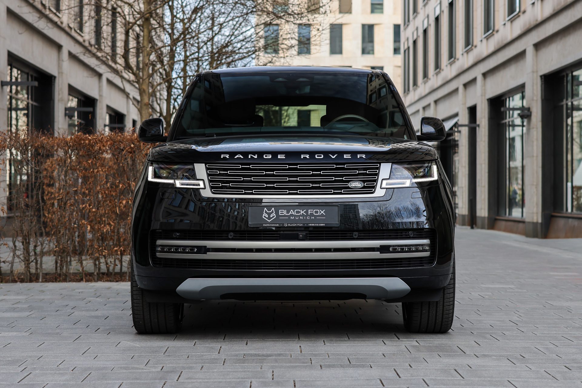 Land Rover Range Rover P530 Autobiography – Black Fox