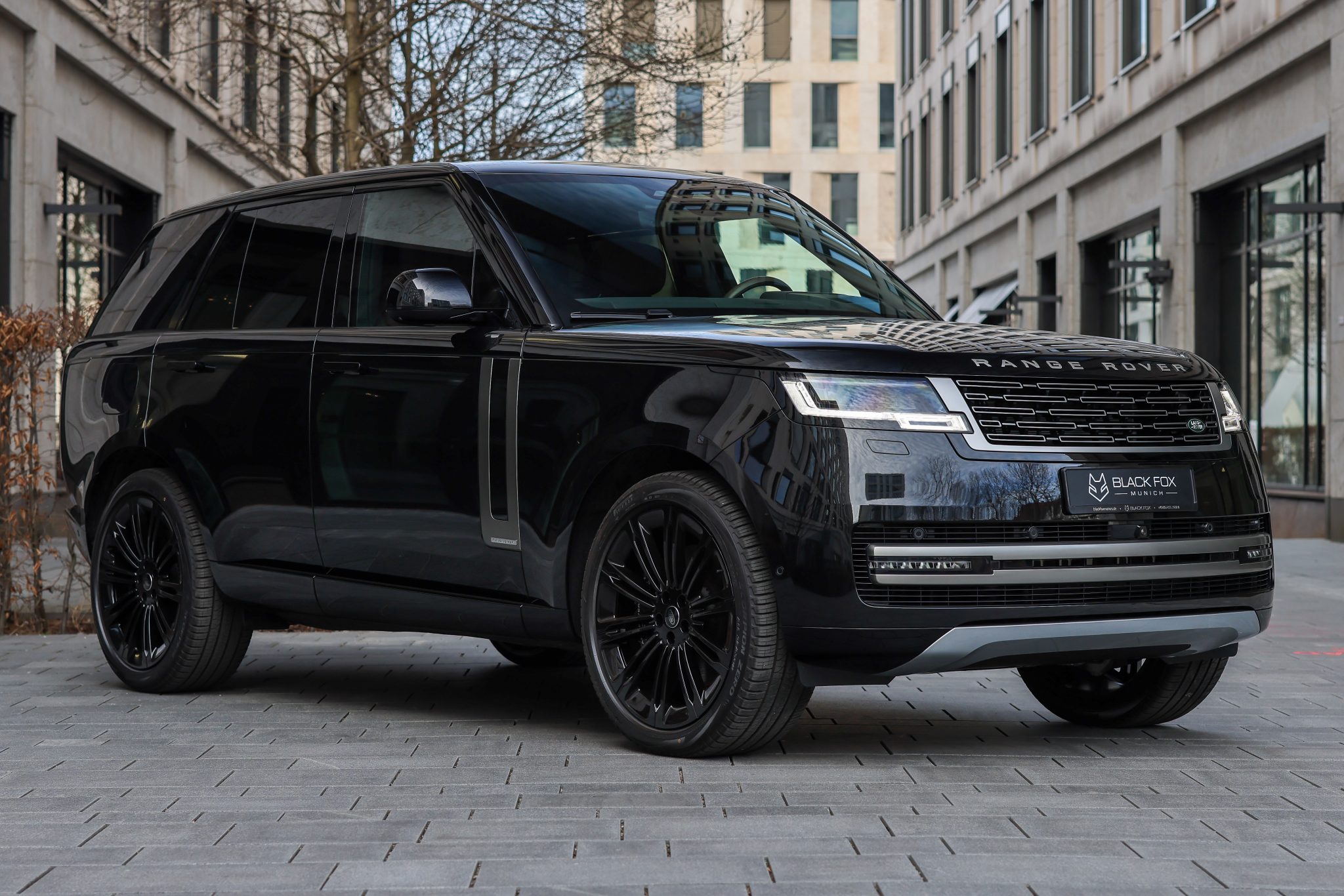Land Rover Range Rover P530 Autobiography – Black Fox