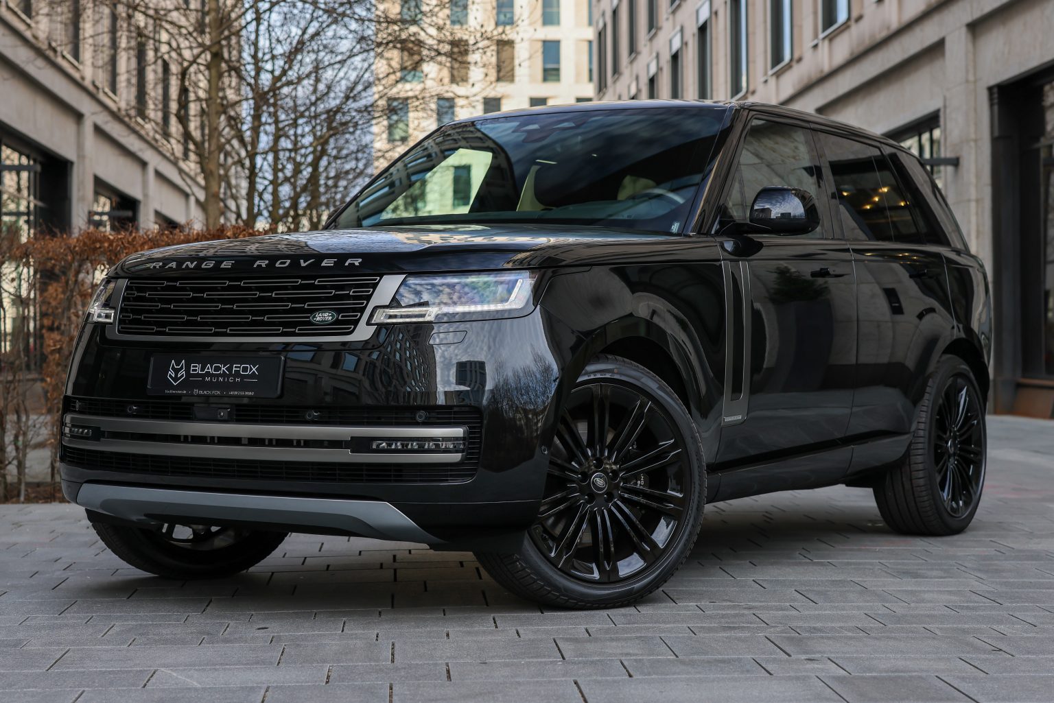 Land Rover Range Rover P530 Autobiography – Black Fox