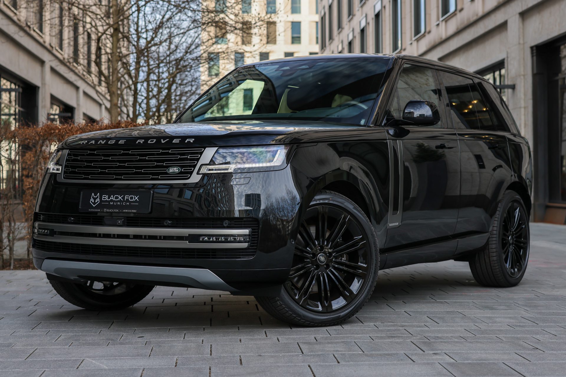 Land Rover Range Rover P530 Autobiography – Black Fox