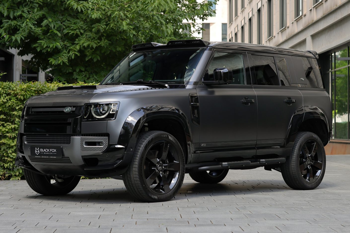 Land Rover Defender P525 V8 – Black Fox