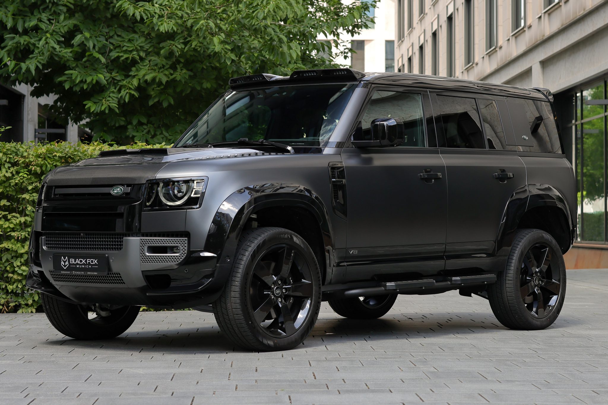 Land Rover Defender P525 V8 – Black Fox