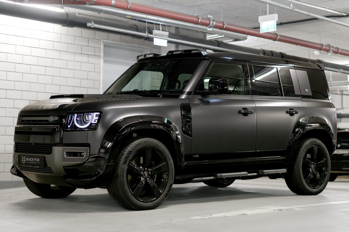 Land Rover Defender P525 V8 – Black Fox