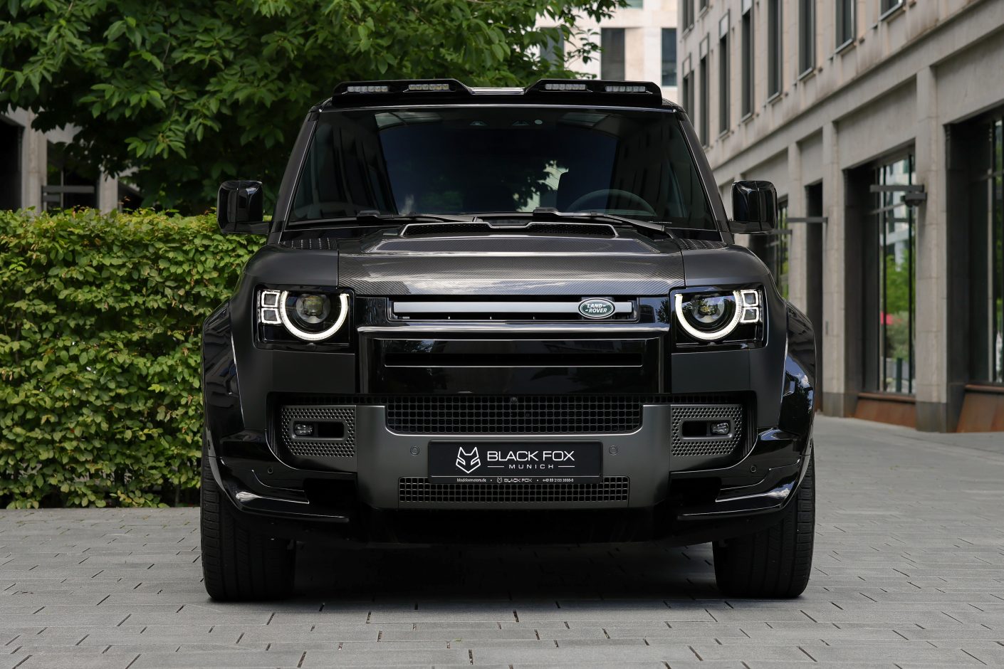 Land Rover Defender P525 V8 – Black Fox