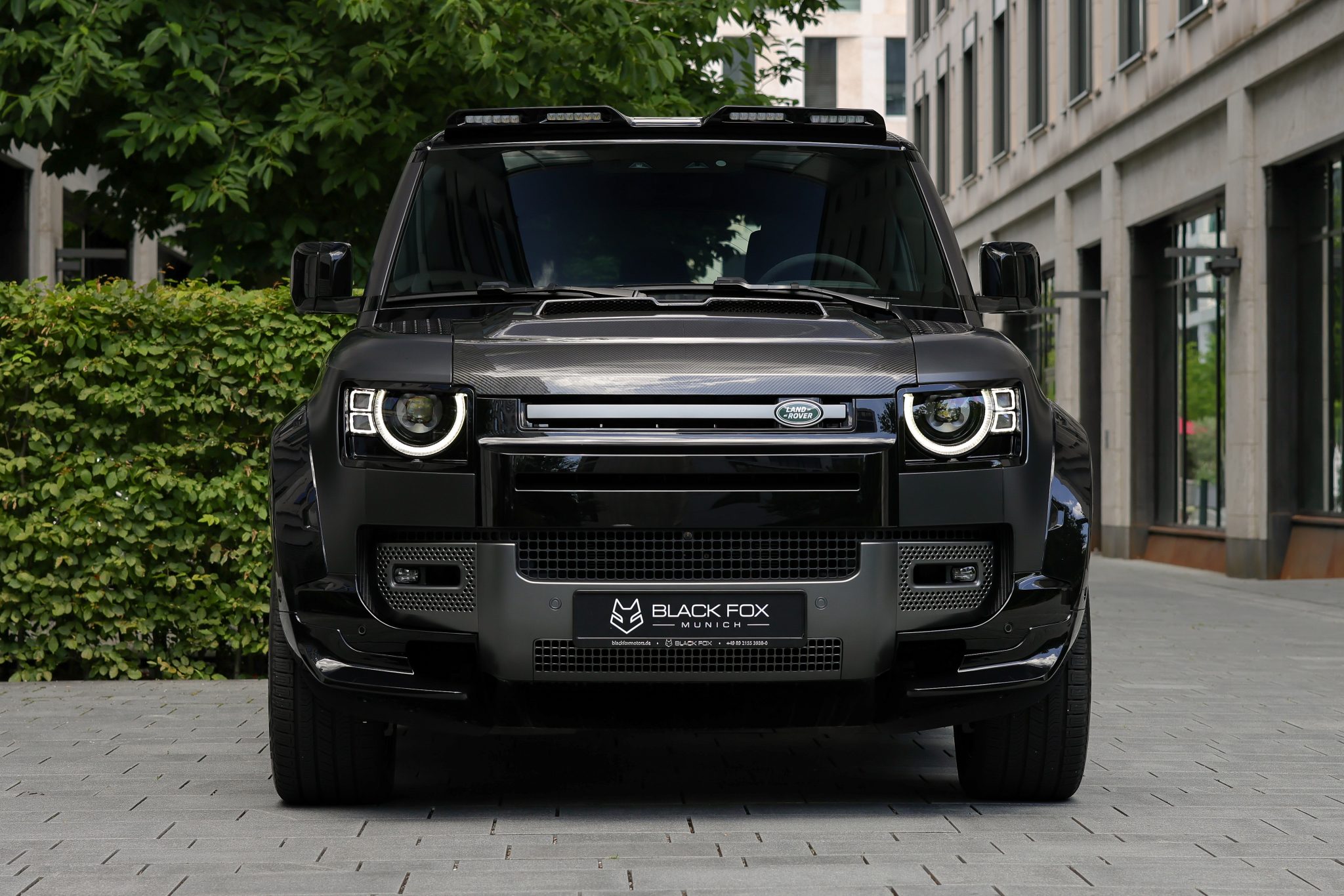 Land Rover Defender P525 V8 – Black Fox