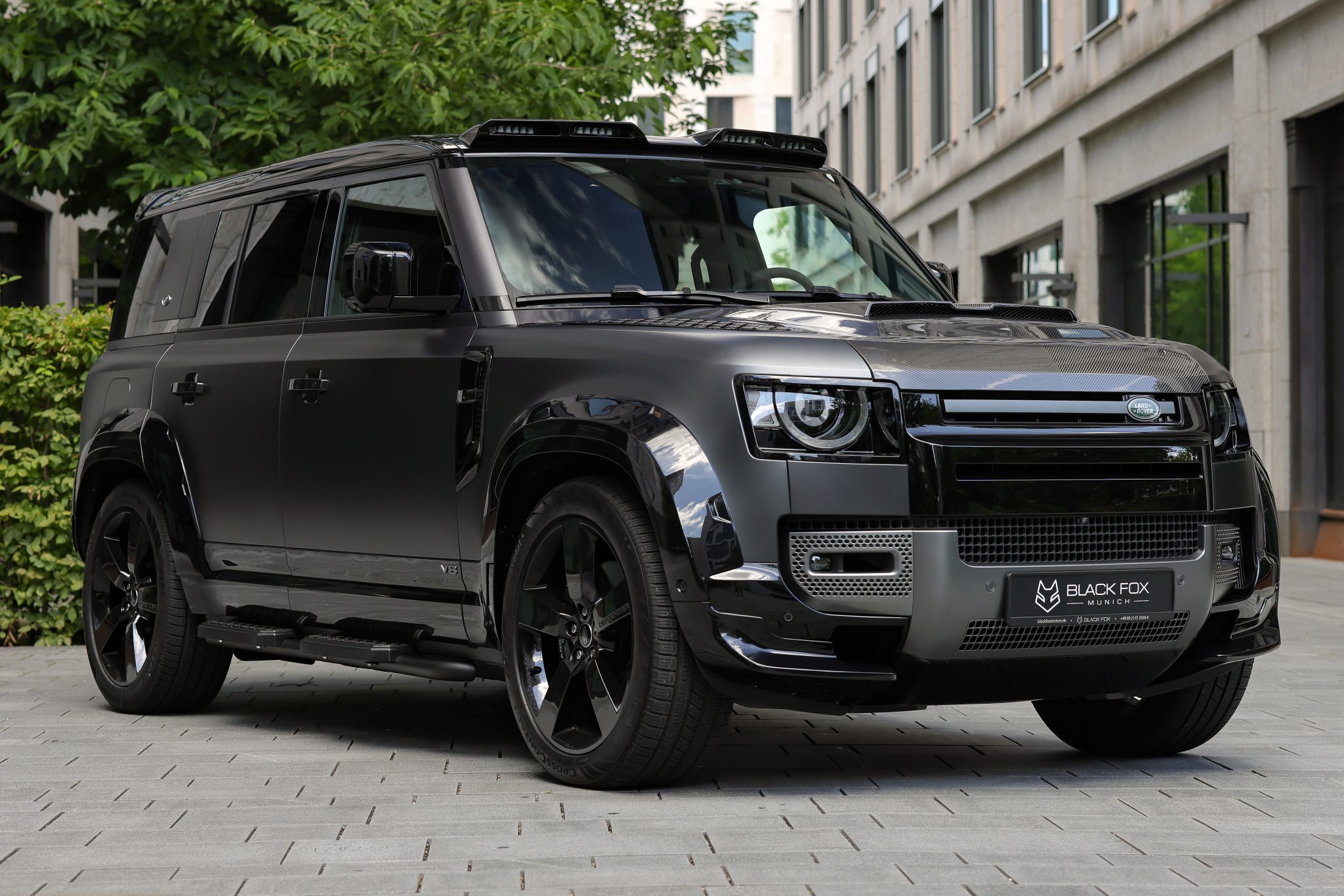 Land Rover Defender P525 V8 – Black Fox