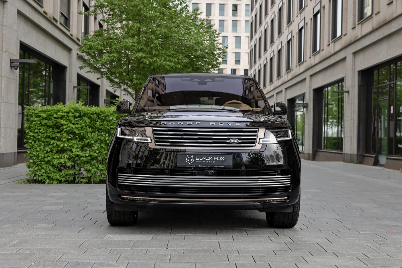 Land Rover Range Rover P615 SV LWB – Black Fox