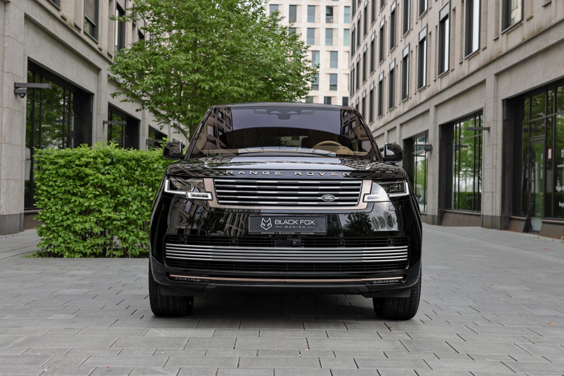 Land Rover Range Rover P615 SV LWB – Black Fox