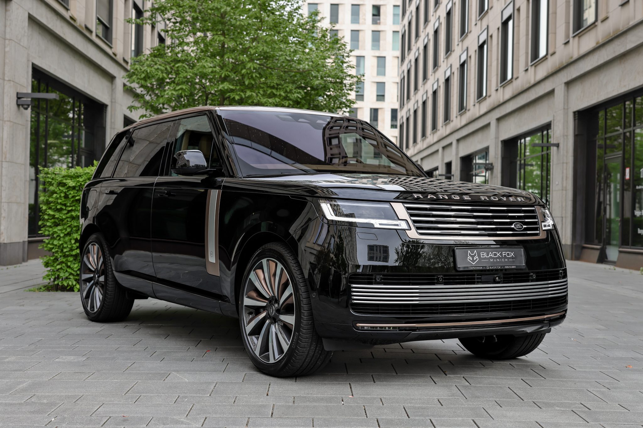 Land Rover Range Rover P615 SV LWB – Black Fox