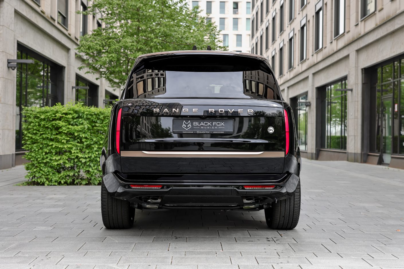 Land Rover Range Rover P615 SV LWB – Black Fox