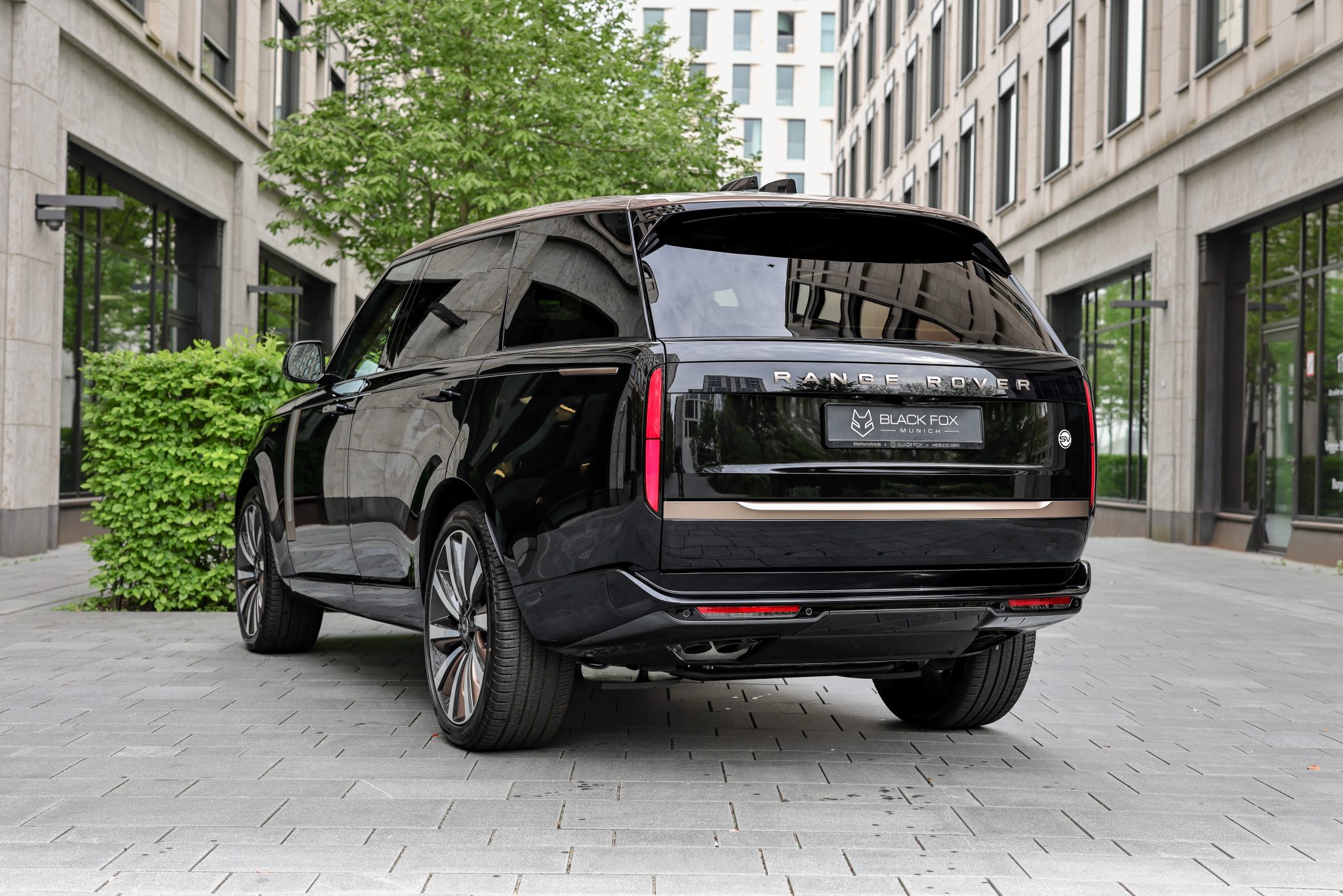 Land Rover Range Rover P615 SV LWB – Black Fox