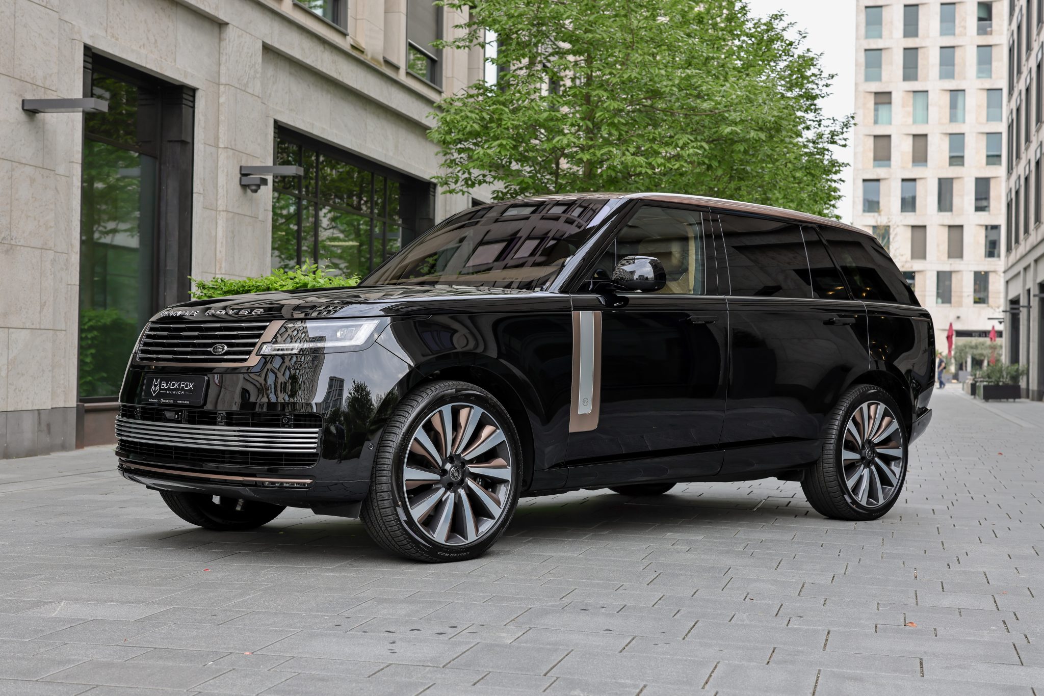 Land Rover Range Rover P615 SV LWB – Black Fox