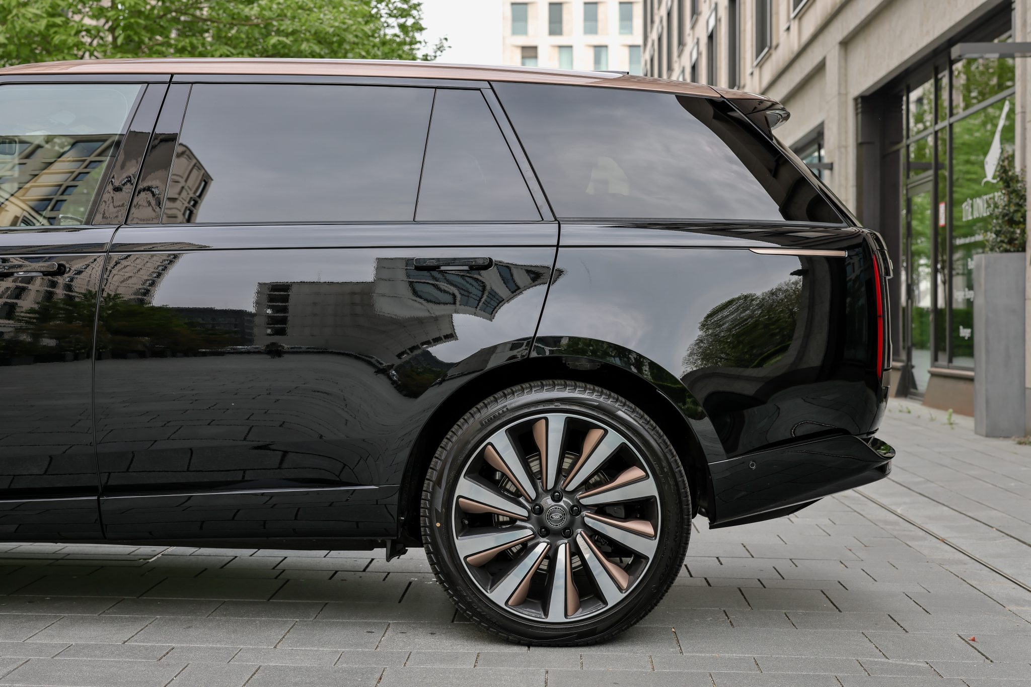 Land Rover Range Rover P615 SV LWB – Black Fox