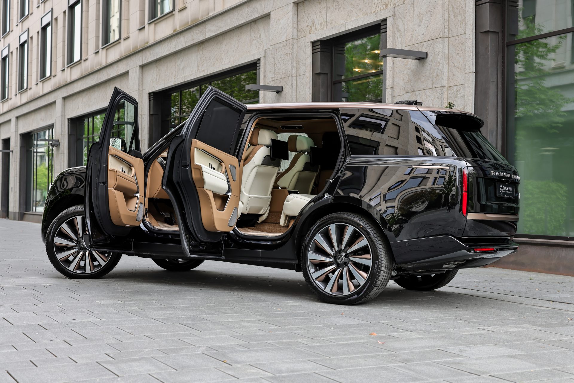 Land Rover Range Rover P615 SV LWB – Black Fox