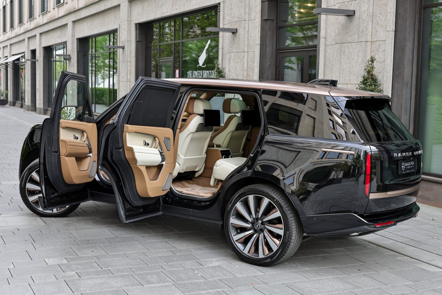 Land Rover Range Rover P615 SV LWB – Black Fox