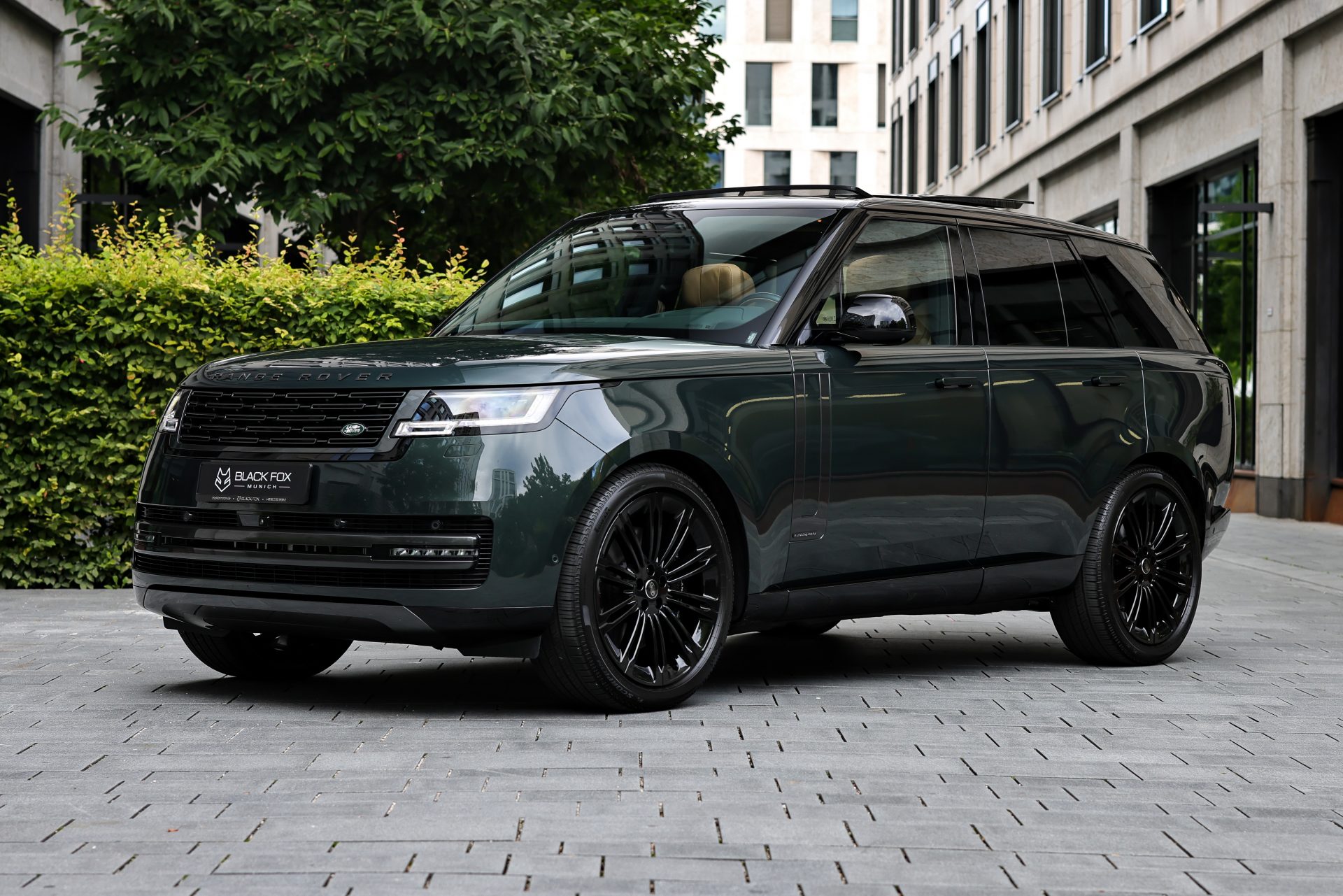 Land Rover Range Rover P615 SV LWB – Black Fox